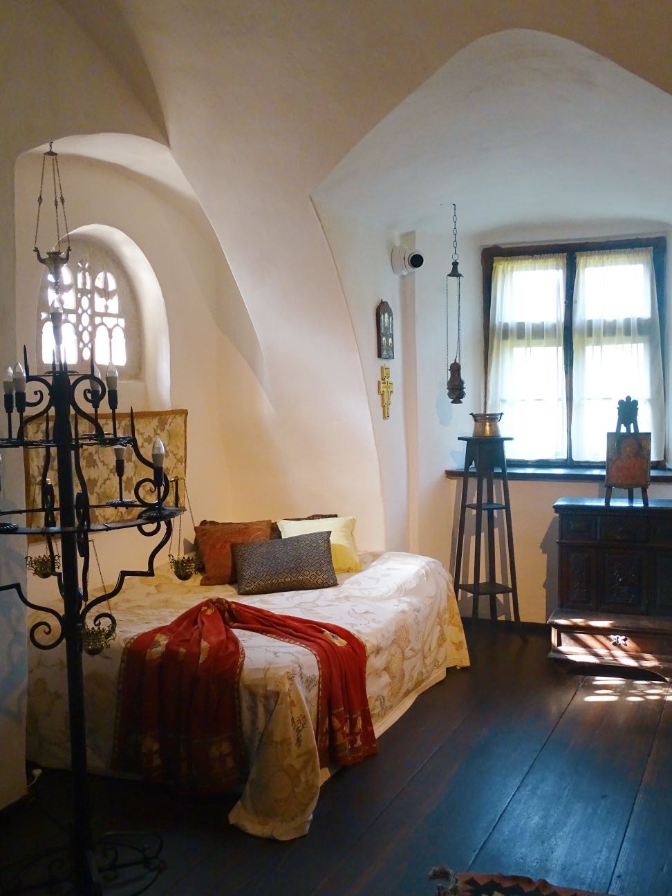 Brasov To Bran Castle: How To Visit Dracula's Castle, Romania! - Where ...