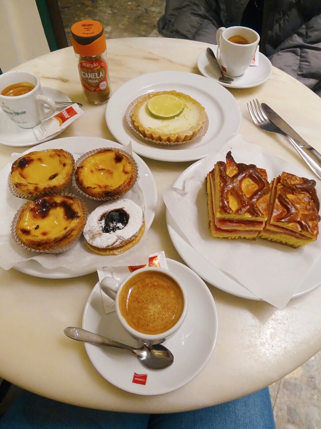 16 Cute Porto Cafes and Coffee Shops - Where Goes Rose?